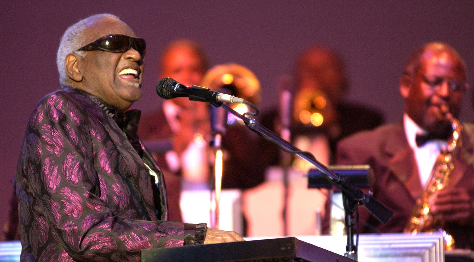 Soul music, gênero musical que teve início na década de 50 nos Estados ...