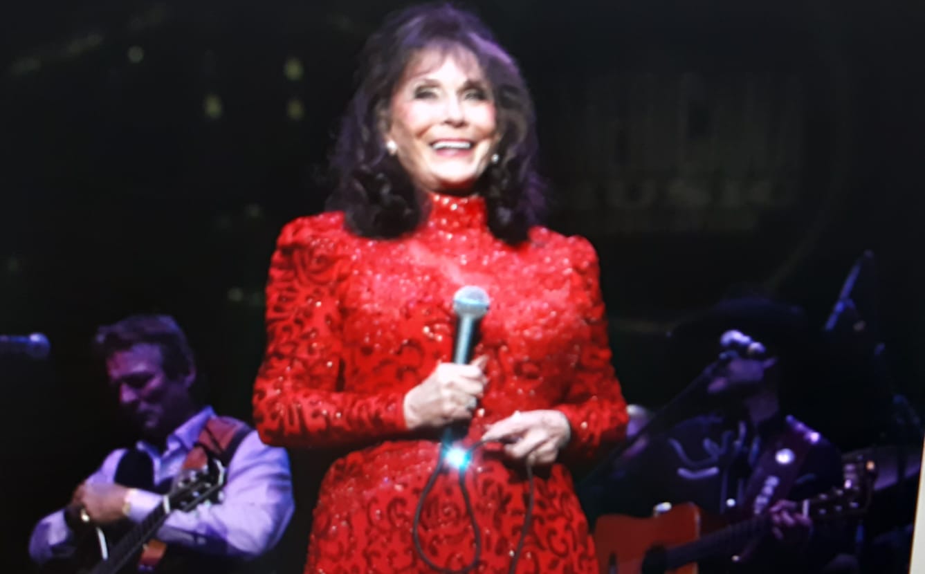 Dolly Parton, estrelas da música country lamentam Loretta Lynn ...