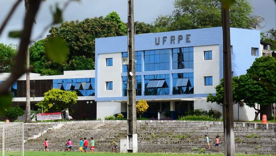 UFRPE abre concurso com vagas de níveis técnico e superior